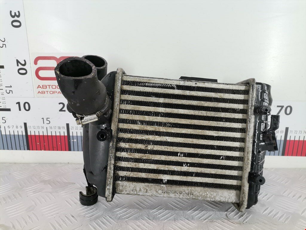 Интеркулер (радиатор интеркулера) Audi A4 B7 8E0145805P арт. 1710023