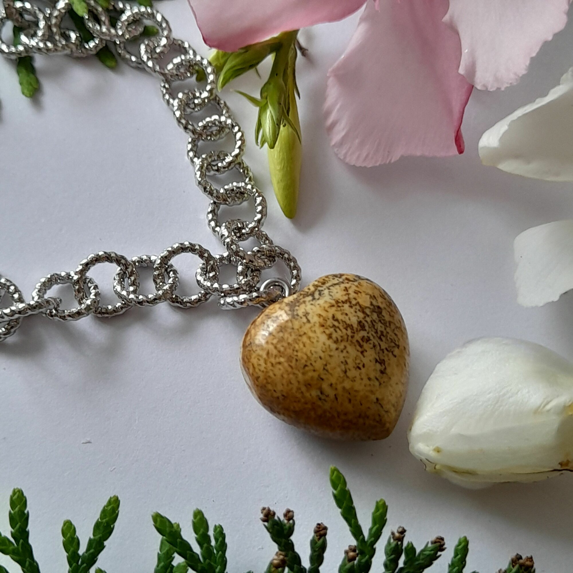 Колье, яшма