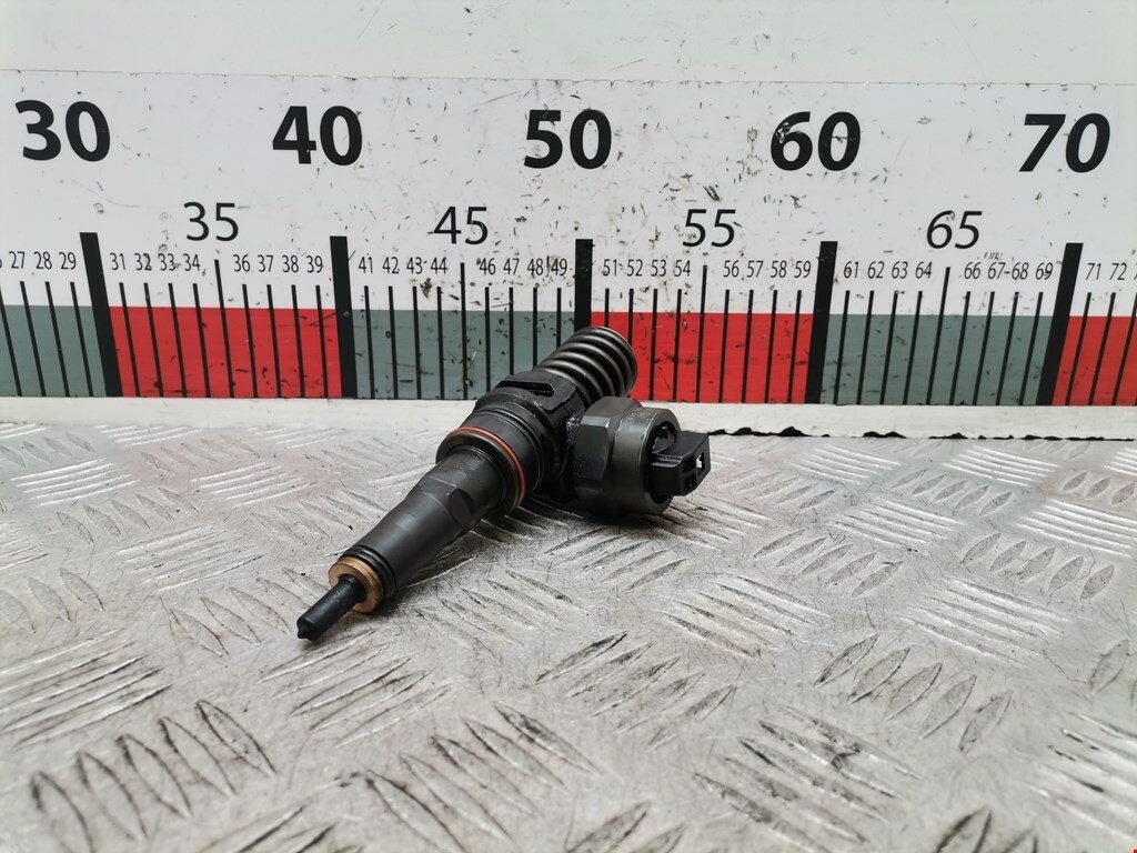 Форсунка дизельная электрическая Volkswagen Polo 3 045130073F арт. 2118294