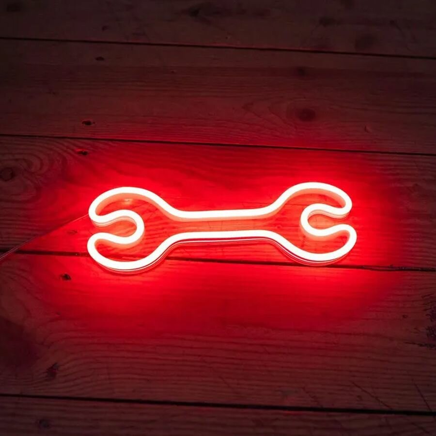 Светильник неоновый Elmarto гаечный ключ, 25х7 см, красный