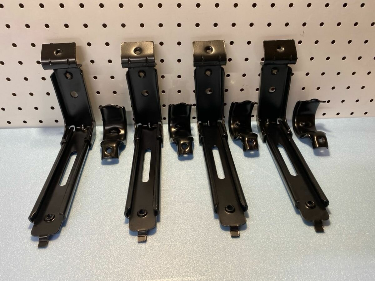 Крепления заднего крыла (на одну сторону) Вольво Рено Магнум