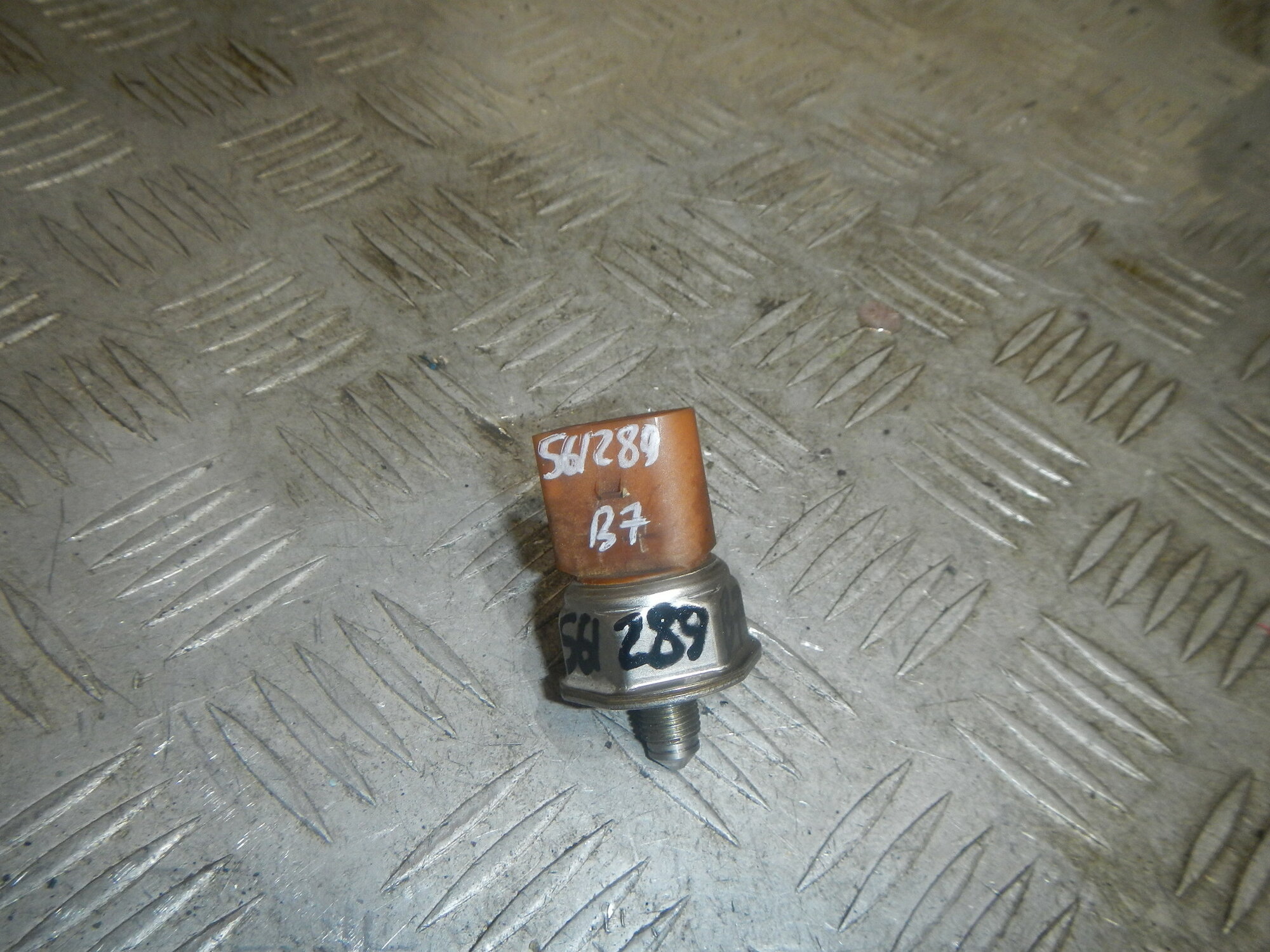 Б/У Датчик давления топлива, Volkswagen (Фольксваген)-PASSAT B7 (10-15) VOLKSWAGEN PASSAT B7 (10-15) 1,4л CAX Turbo Без в...