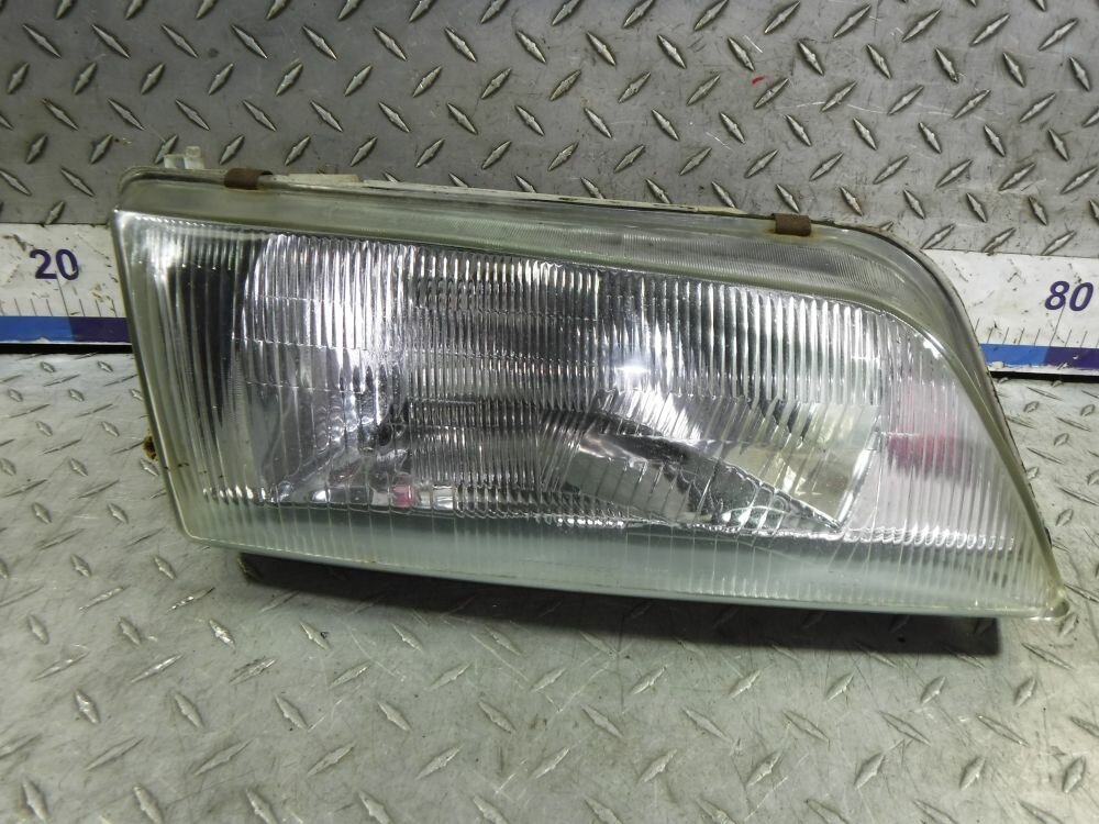Фара правая Nissan Maxima A32 2601044U25