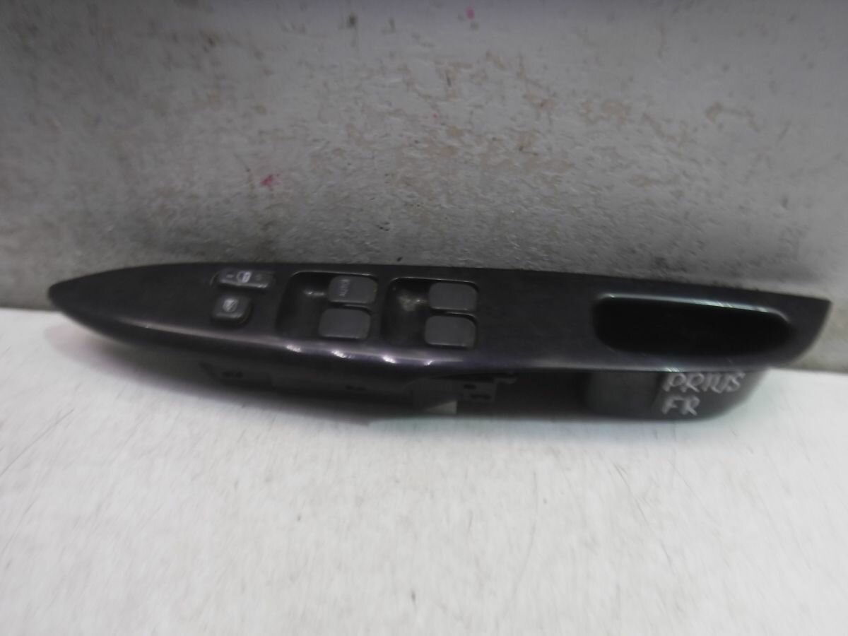 Блок управления стеклоподъемниками Toyota Prius I рестайлинг (2000—2003) 8404047010