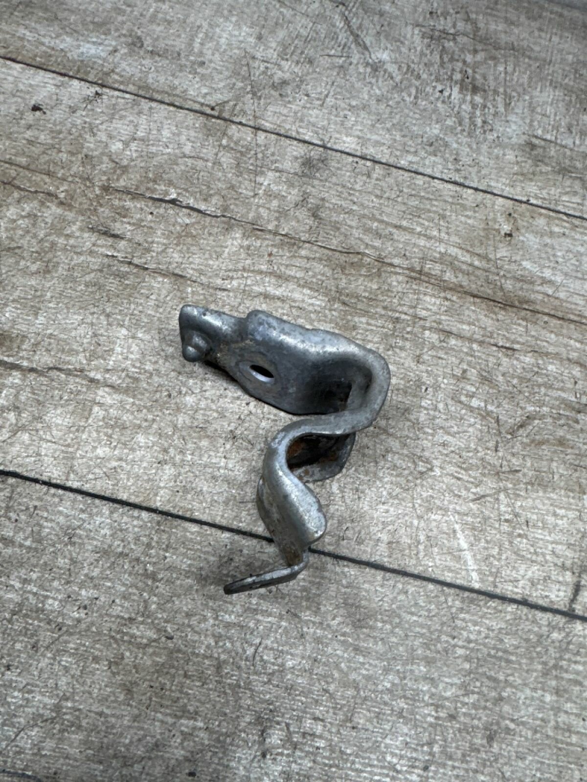 Кронштейн радиатора Opel Insignia 2009-17 верхний 13239137