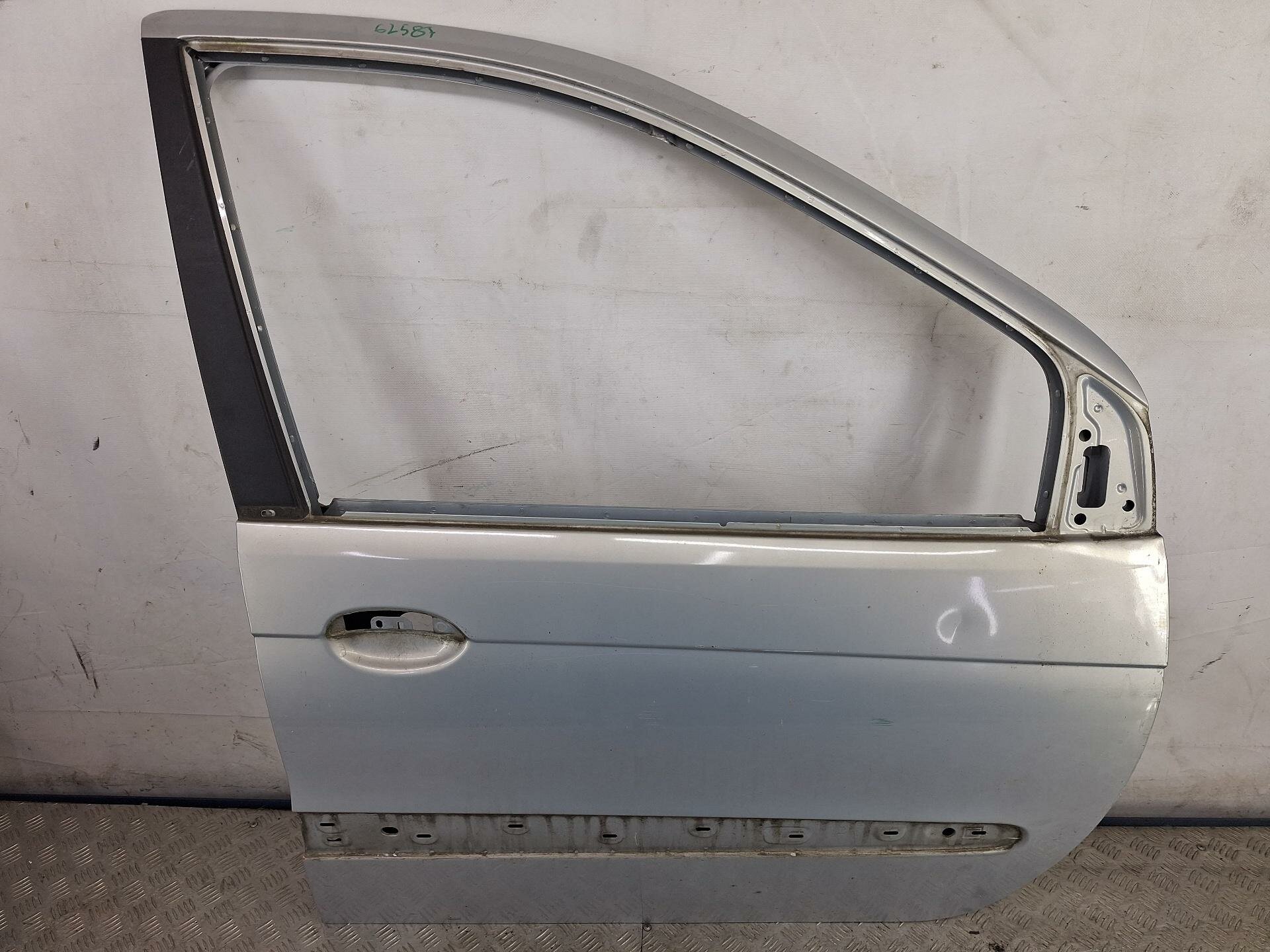 Дверь передняя правая Renault Scenic рест. 2002