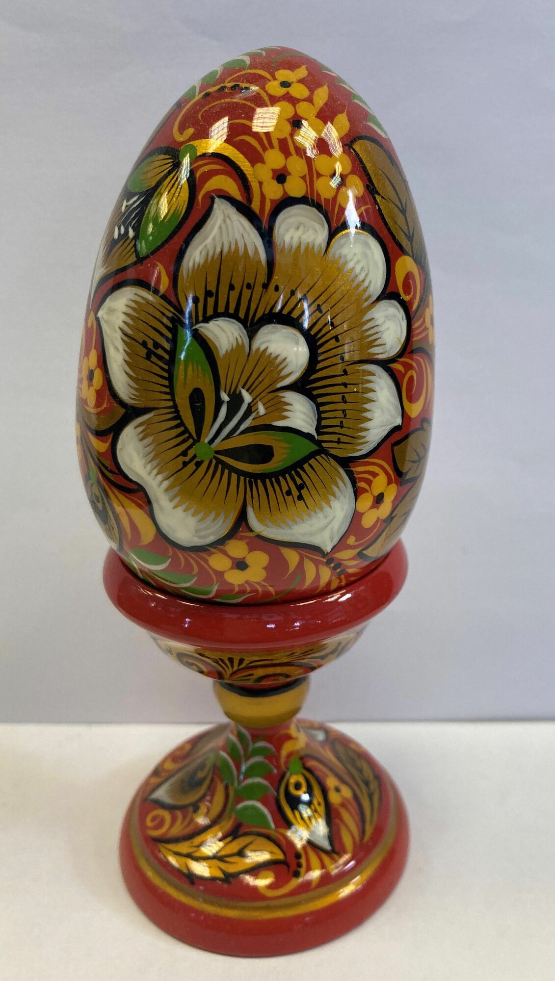 Яйцо декоративное на подставке "Цветы", хохломская роспись, 11x5х5см, дерево, лаковая роспись, ручная работа;
