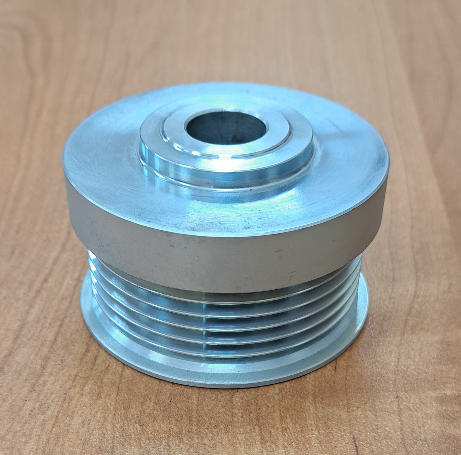 3242.3771051ВТ Шкив генератора шестиручьевой D70 КАМАЗ Евро-3 и выше