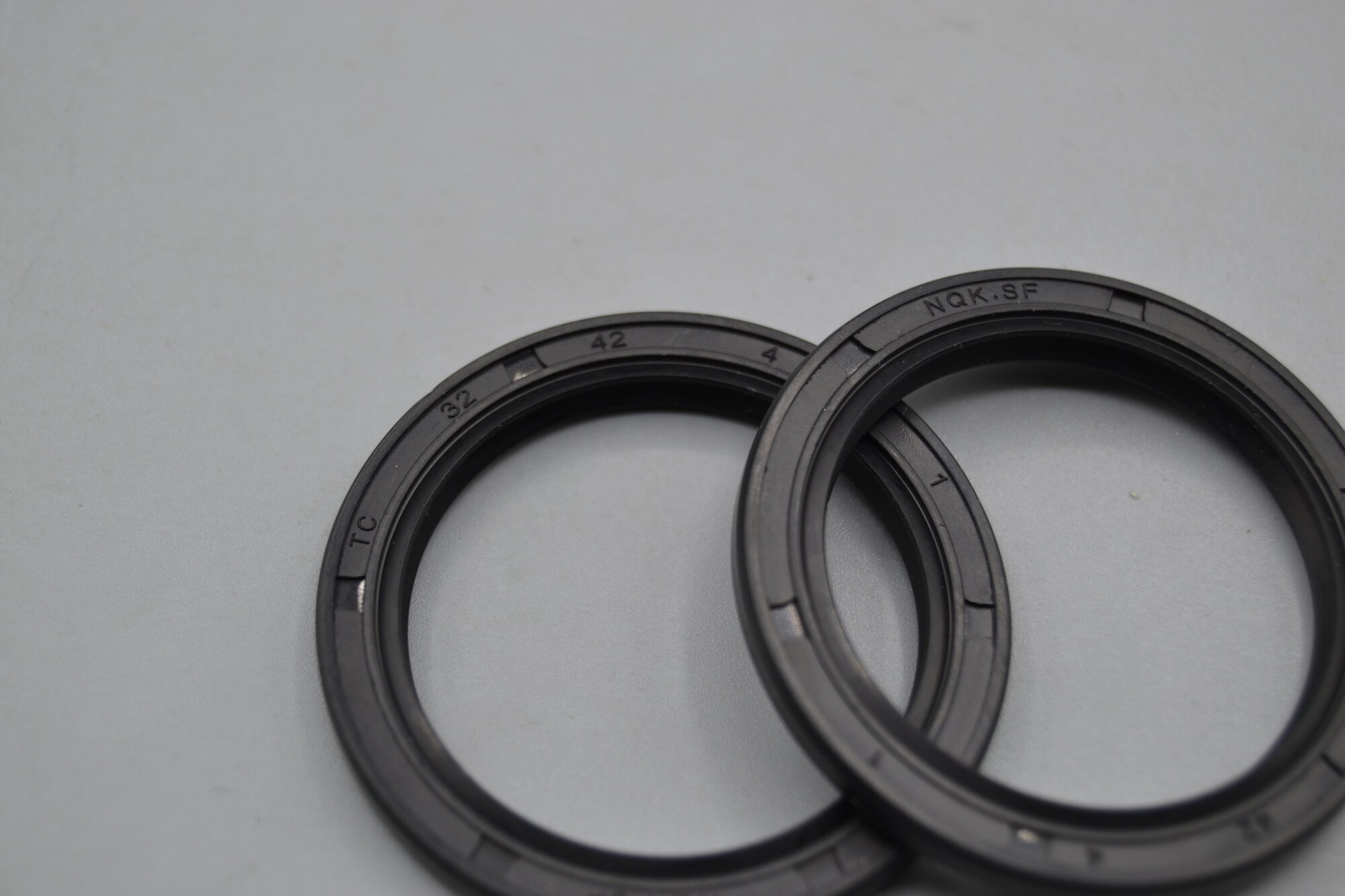 Манжеты сальники 32x42x4, (2шт)