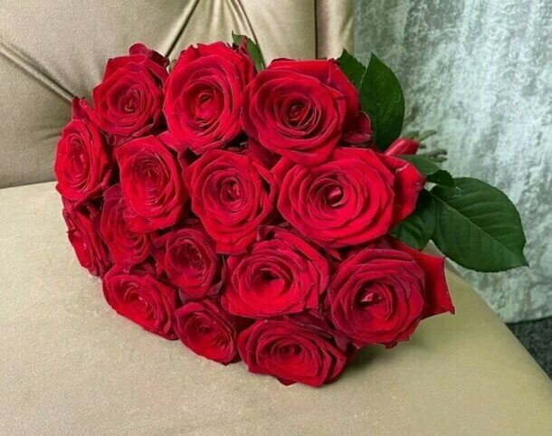 Букет Well Flowers "Розы", круглый, на стеблях, 15 шт, букет свежих цветов