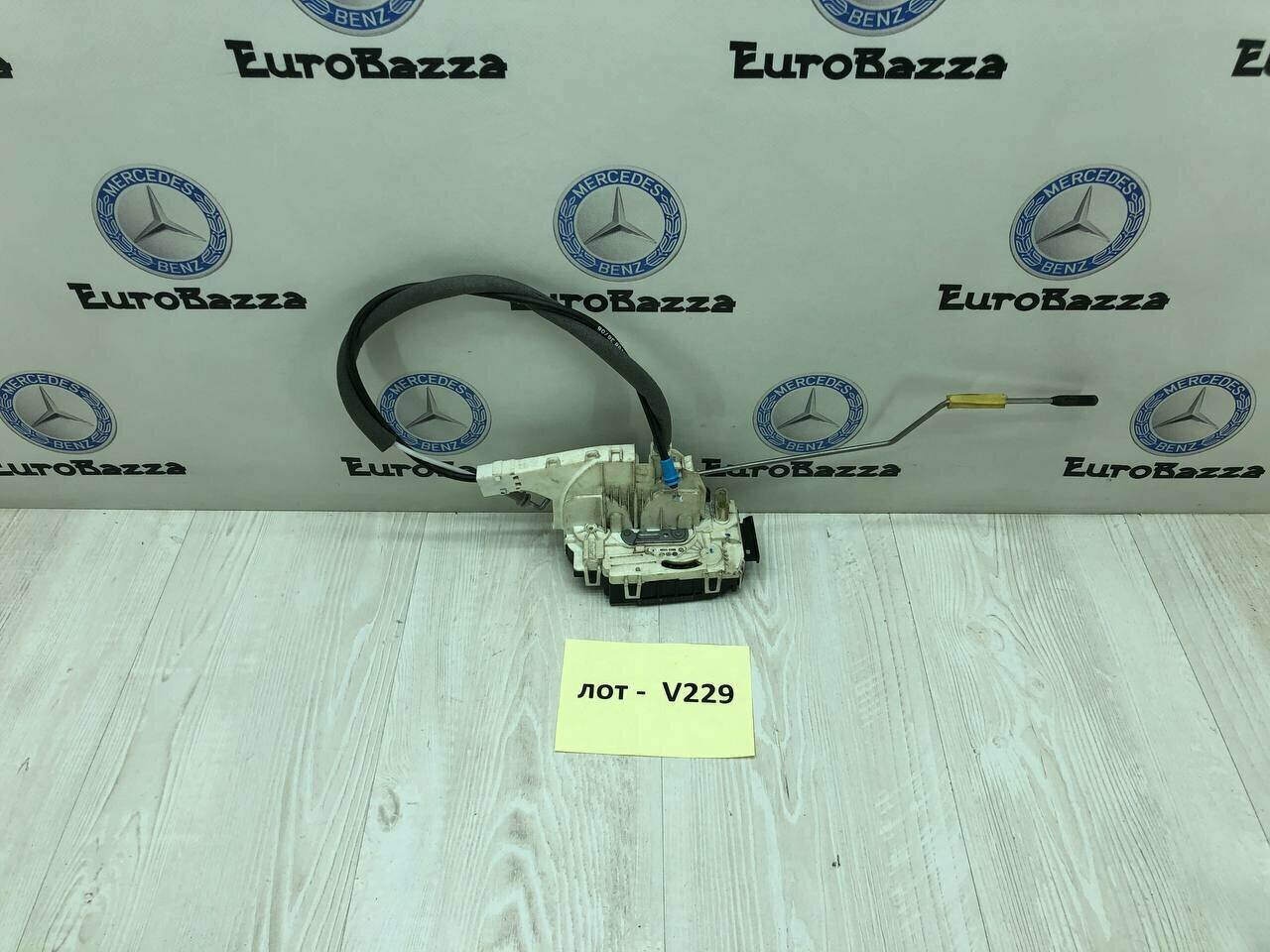 Замок двери передней левой Mercedes W906 A9067201435