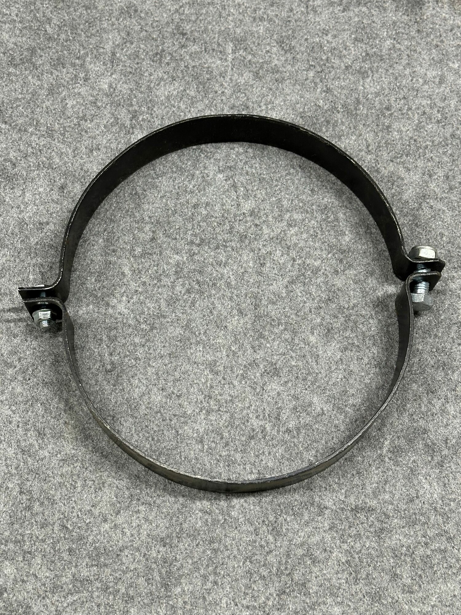 Хомут стяжной глушителя 250мм ширина 32мм на болтах