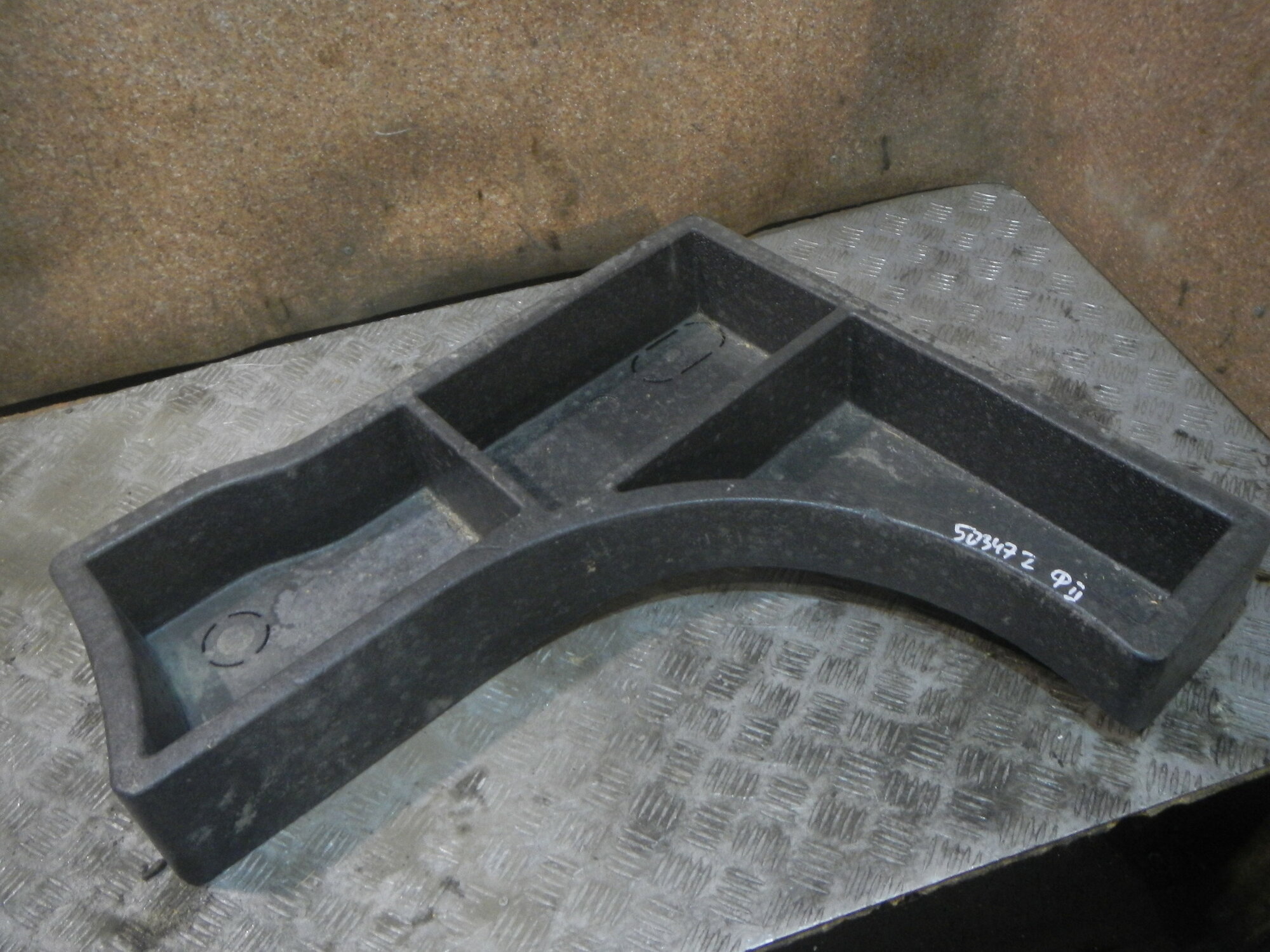 Б/У Ящик для инструментов, Ford (Форд)-FOCUS 2 (08-11) FORD FOCUS 2 (08-11) хетч, левый Без видимых повреждений. 503472 F...