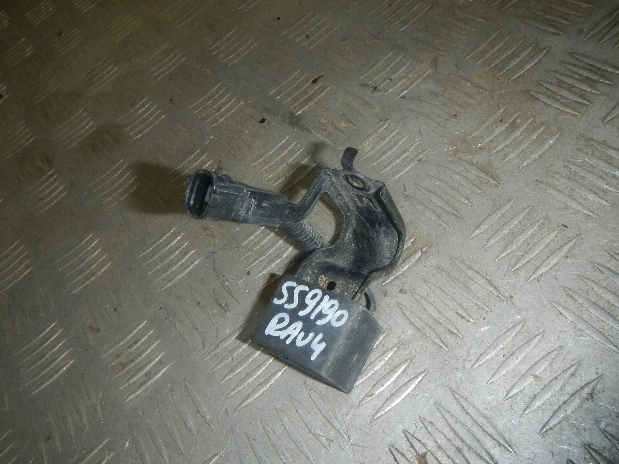 Б/У Реле, Toyota (Тойота)-RAV4 (13-) TOYOTA RAV4 (13-) Конденсатор Без видимых повреждений. 559190 TOYOTA арт. 8293042010