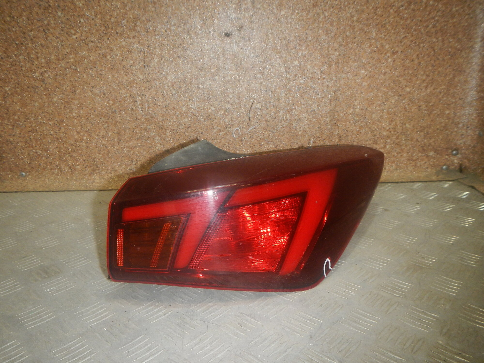 Б/У Фонарь задний правый, Changan (Чанган)-EADO PLUS (20-) CHANGAN EADO Plus (20-) Царапины, трещина на стекле. 568382 C...