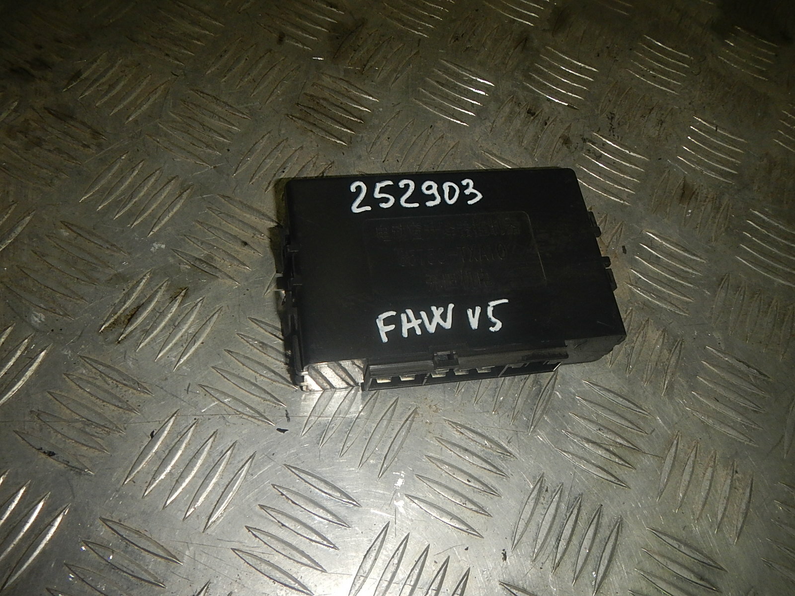 Б/У Блок управления стеклоподъемниками, FAW (ФАВ)-V5 (13-) FAW (ФАВ) V5 (13-17) Без видимых повреждений. 252903 FAW арт....