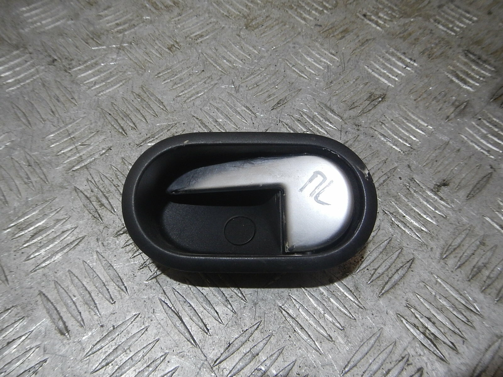 Б/У Ручка двери внутренняя левая, Ford (Форд)-FUSION (02-) FORD FUSION (02-12) Царапины 304716 FORD арт. 2S61A22601