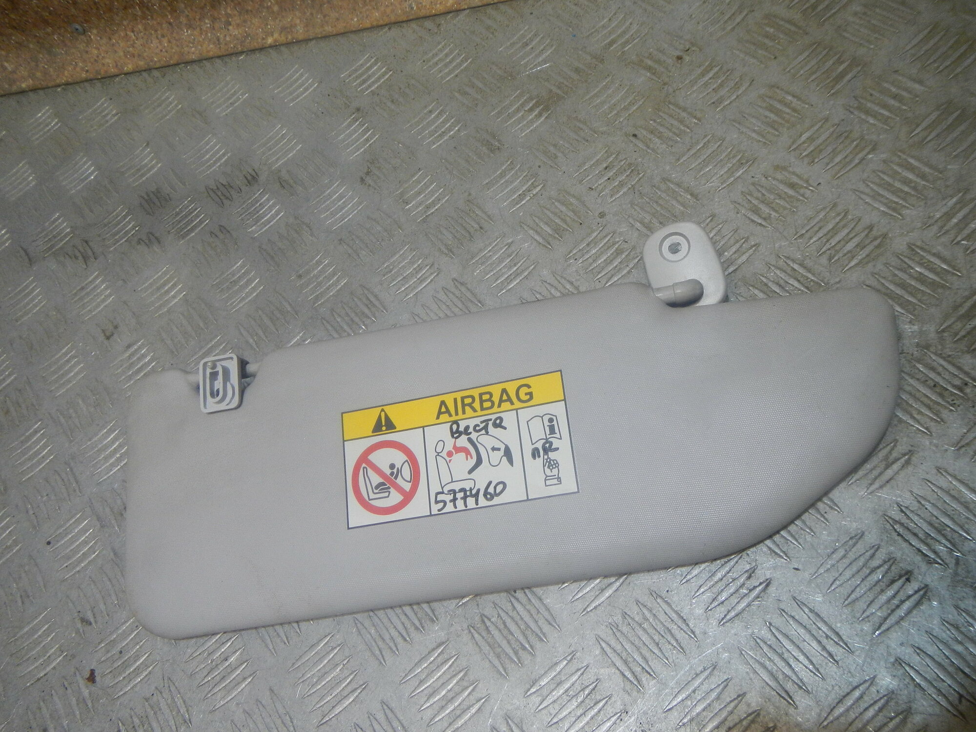 Б/У Козырек солнцезащитный, ВАЗ (VAZ)-LADA VESTA (веста) LADA VESTA (Веста) Потертости. 577460 LADA арт. 8450008057