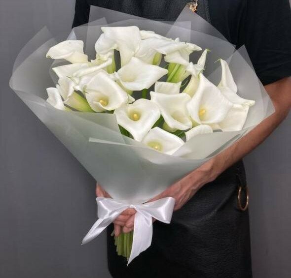 Элегантные каллы 21 шт. Элегантный букет для любимой девушки женщины. Живые цветы