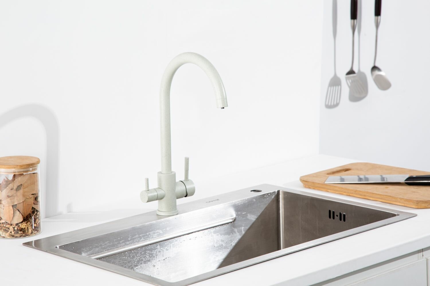 Смеситель для кухни со встроенным фильтром (краном) под питьевую воду Frap F4IG38ZQ99AM-4RL2, серый