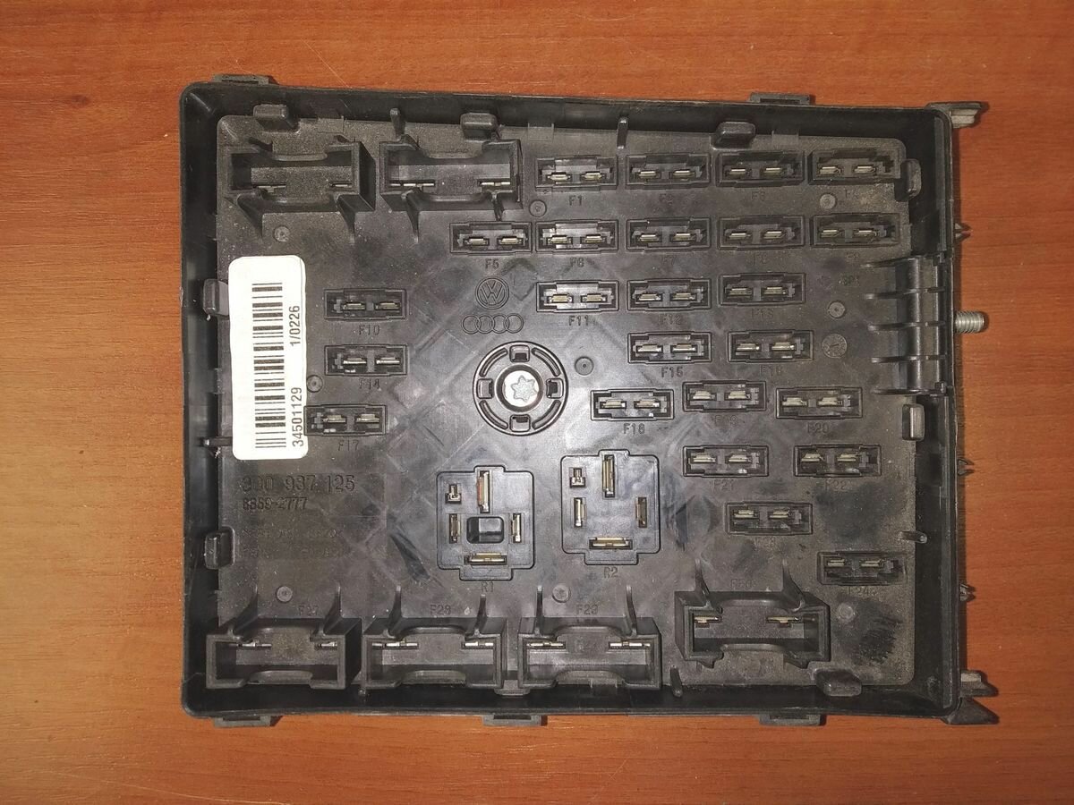 Блок предохранителей Volkswagen Passat B6 B7 CC 3C0937125