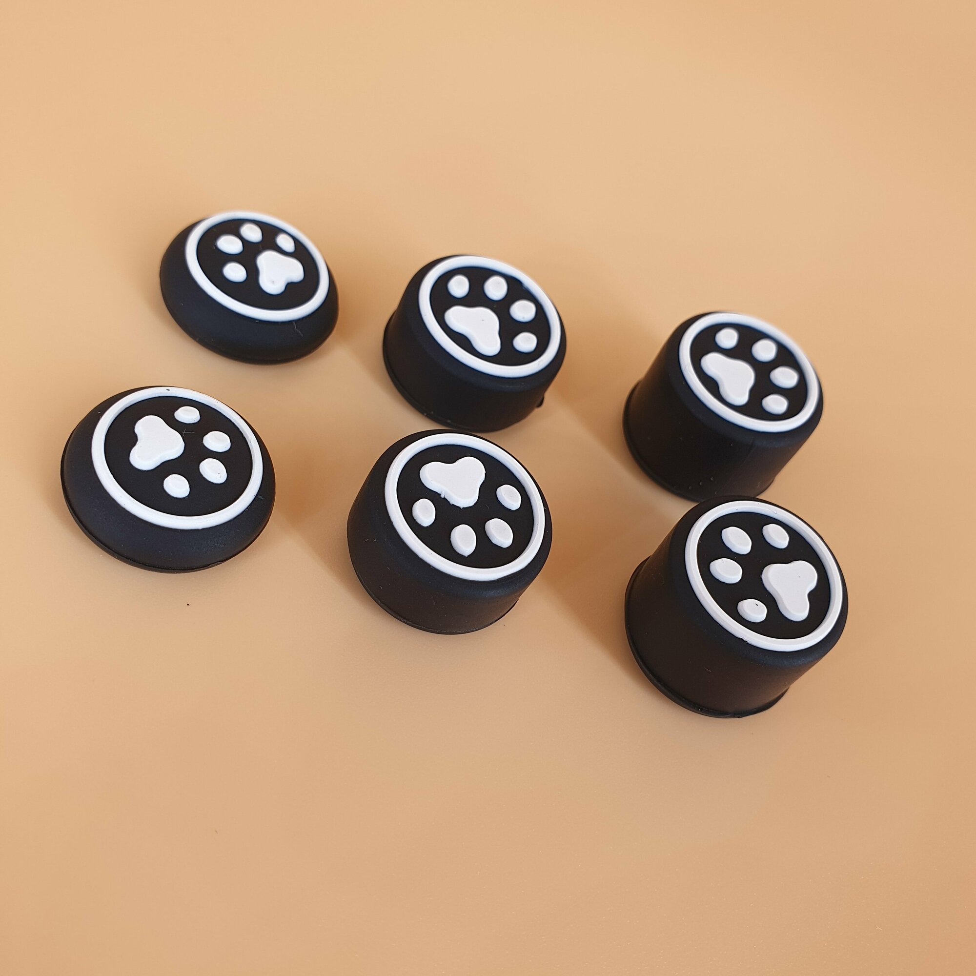 Комплект накладок на стики Nintendo Switch, Lite, OLED "Лапки" (6 шт разной высоты, очень удобные) черные