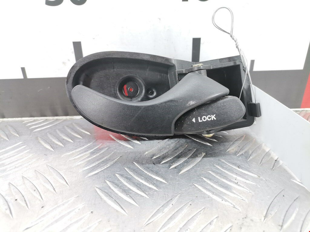 Ручка двери внутренняя задняя правая Ford Focus 1 XS41A22600AK арт. 1643904