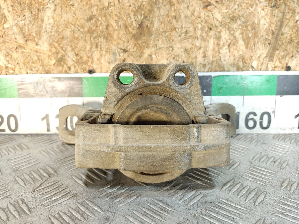 Опора двигателя правая FORD Focus 2005-2008 1677276