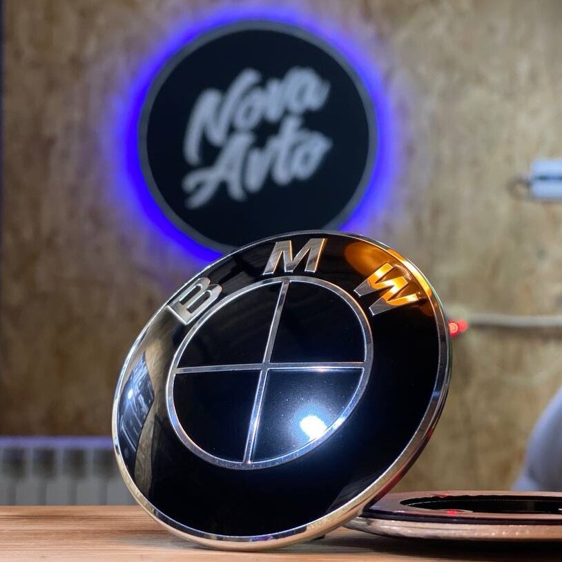 Эмблема значок шильдик логотип БМВ BMW 82мм черный 103334-10 клей