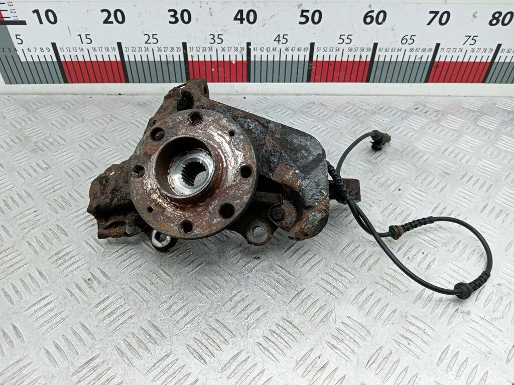 Ступица (кулак цапфа) передняя правая Opel Corsa D 95524779 арт. 1978242