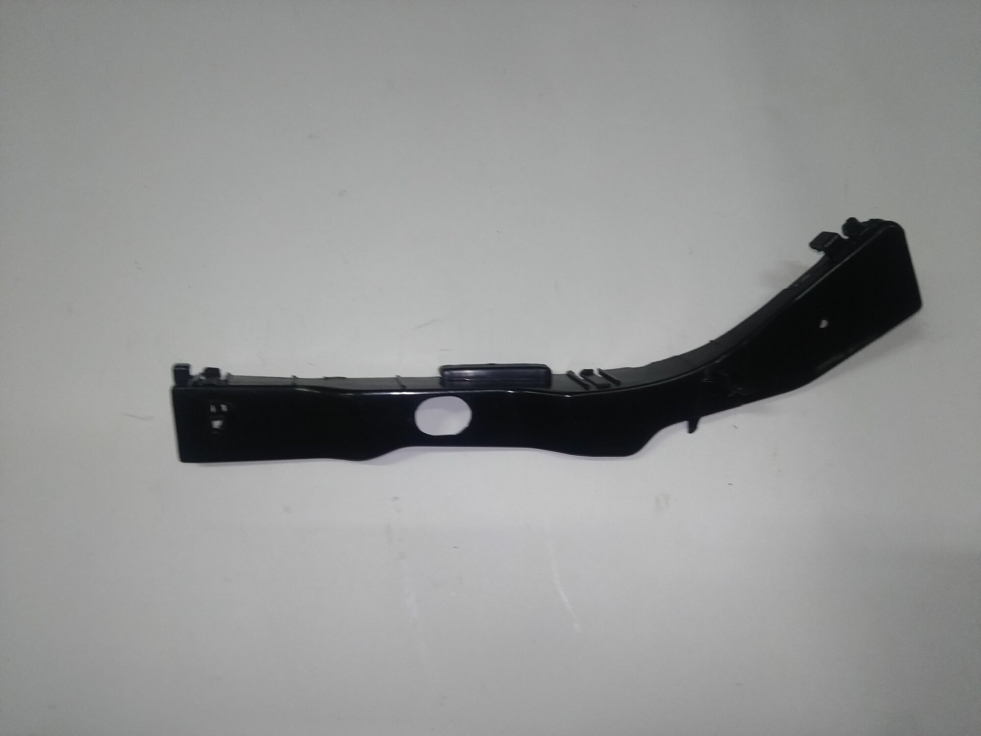 Кронштейн переднего бампера верхний левый Mk. Mk Cross (1018005962)