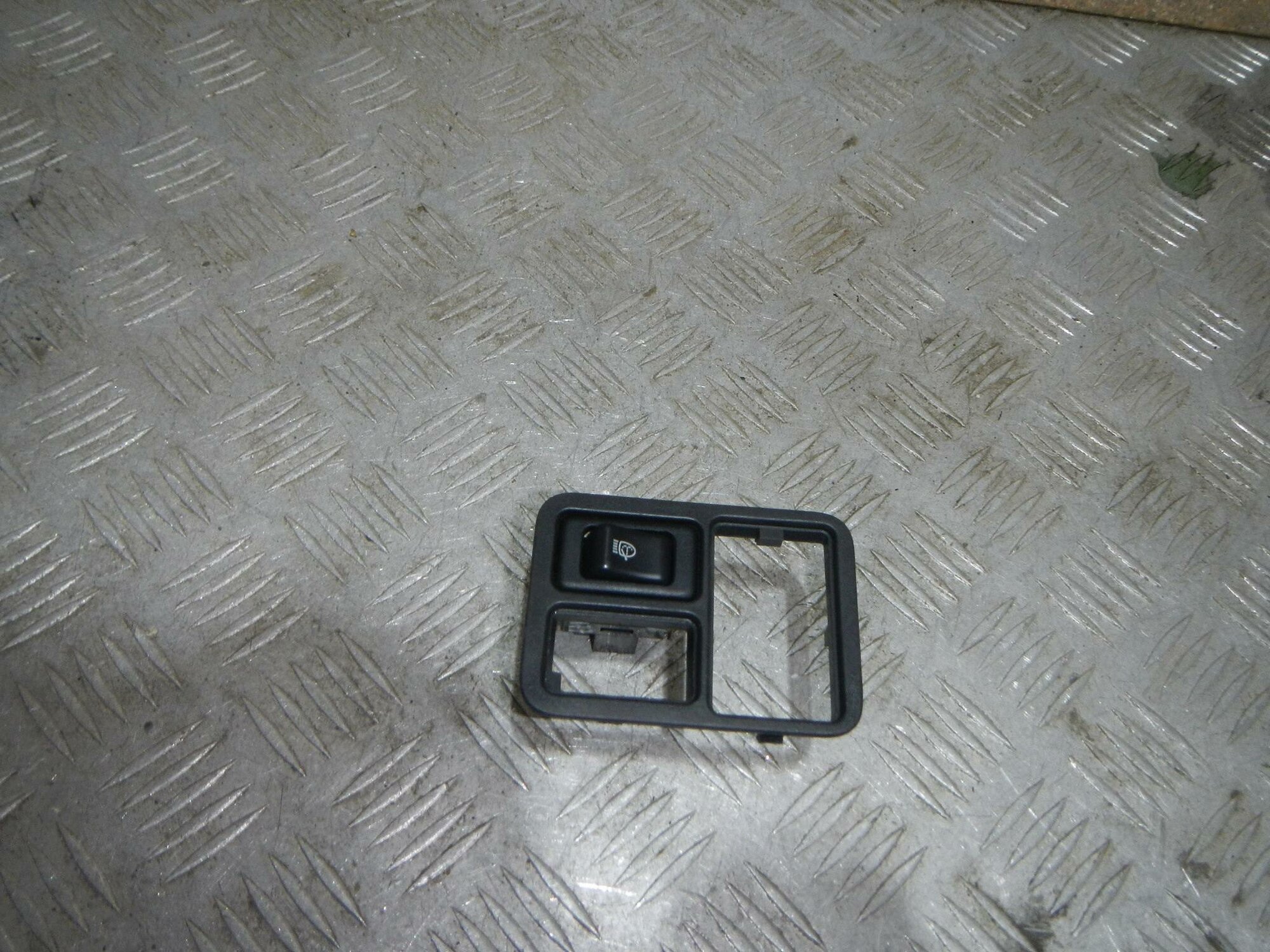 Б/У Кнопка, Nissan (Ниссан)-ALMERA N16 (00-06) NISSAN ALMERA N16 (00-06) Омывателя фар,с накладкой. Без видимых поврежден...