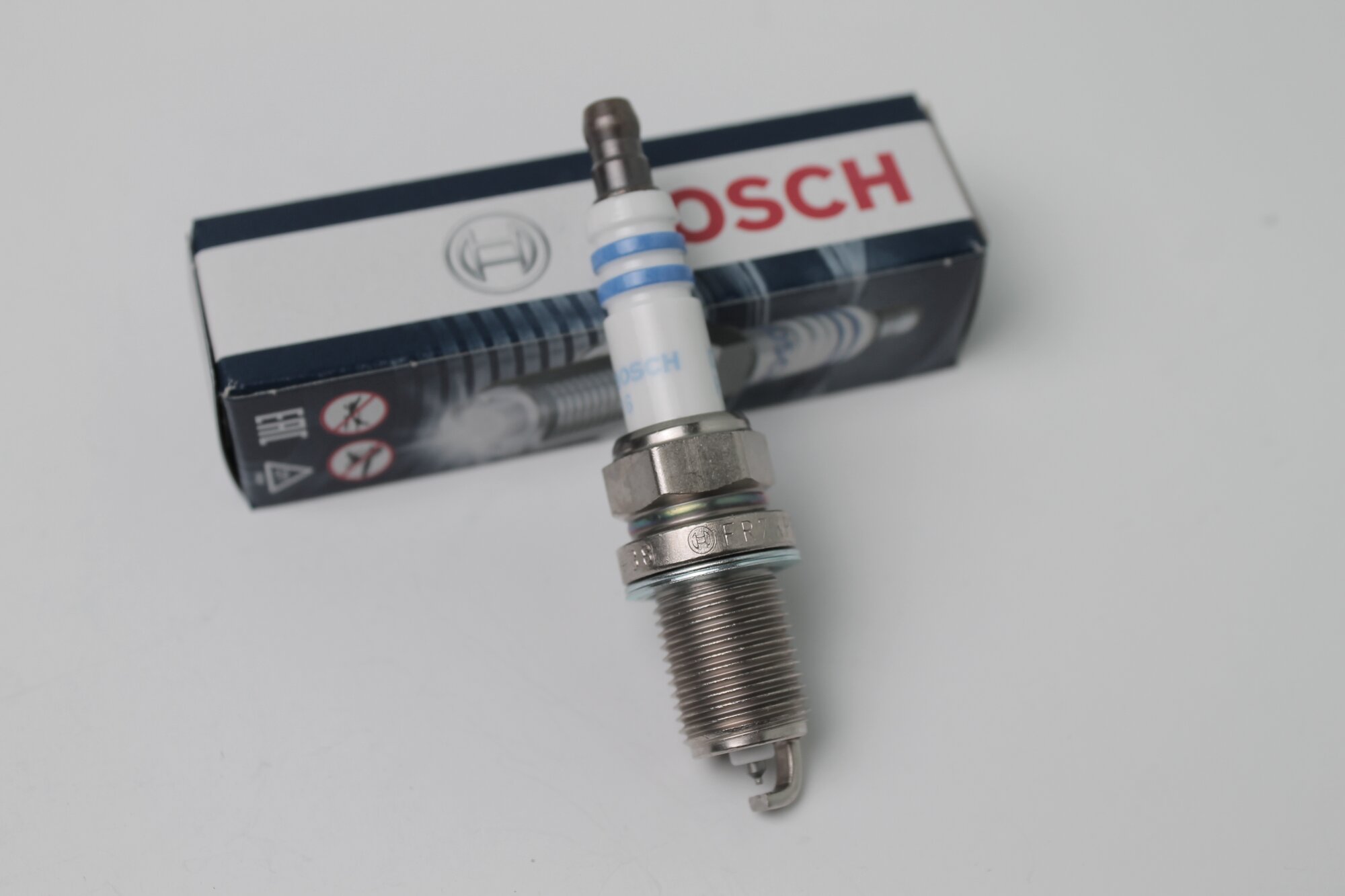 Свеча зажигания BOSCH FR7KPP33U+ / 0242236544 Honda Civic, Mercedes-Benz C-Class, 1 шт.