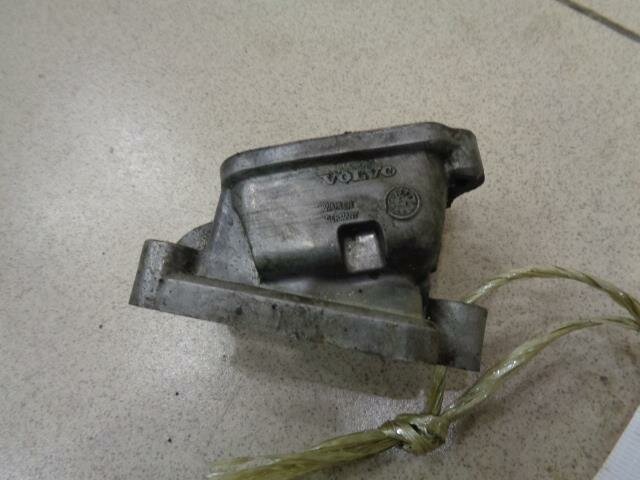 Корпус термостата от Volvo XC70 2000-2007