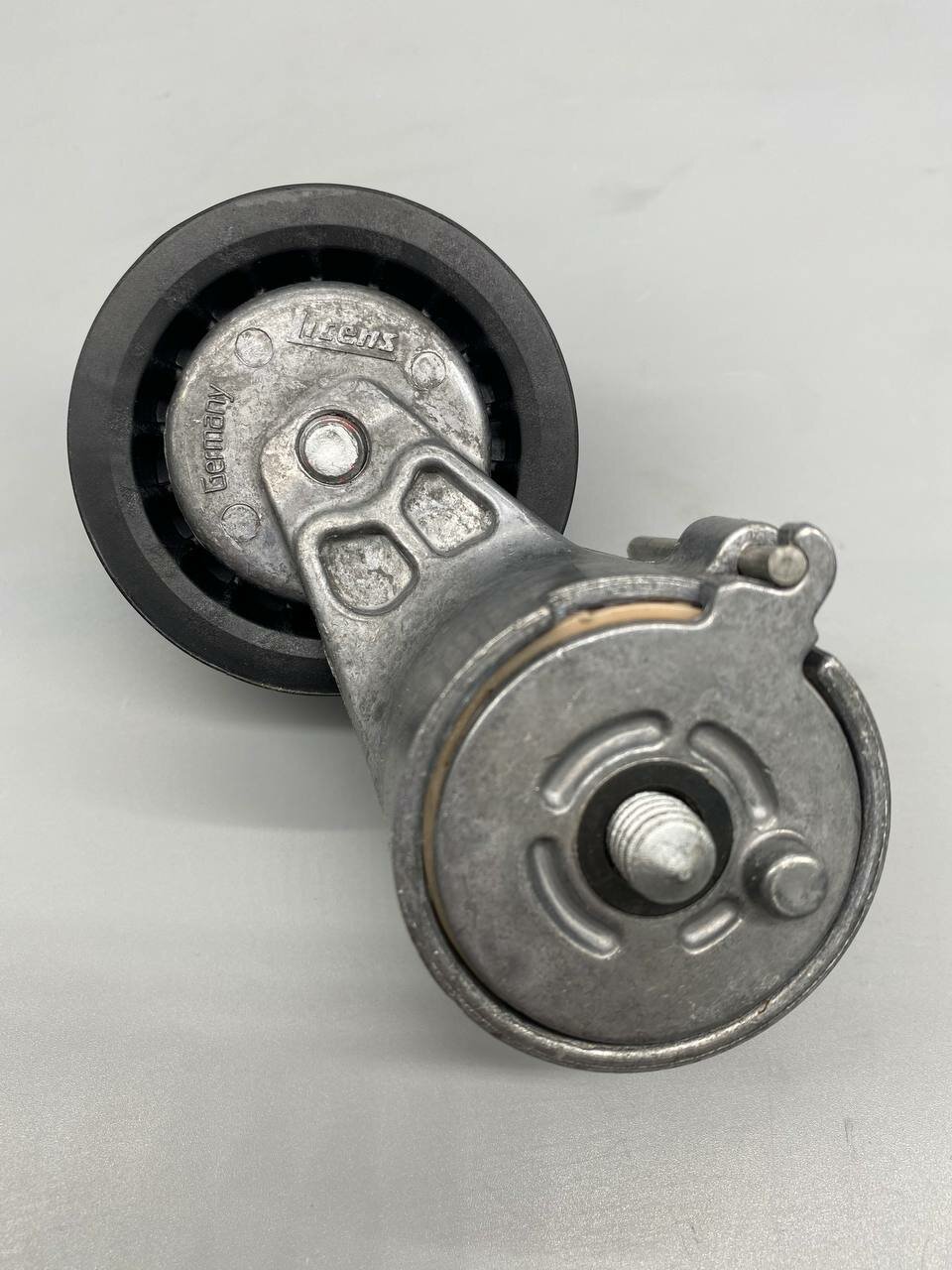 Натяжитель ремня Audi 06E903133AC