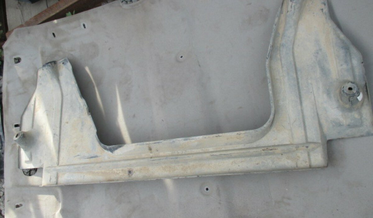 Пыльник (кузов наружные) Passat (B5) Volkswagen 8E0825215