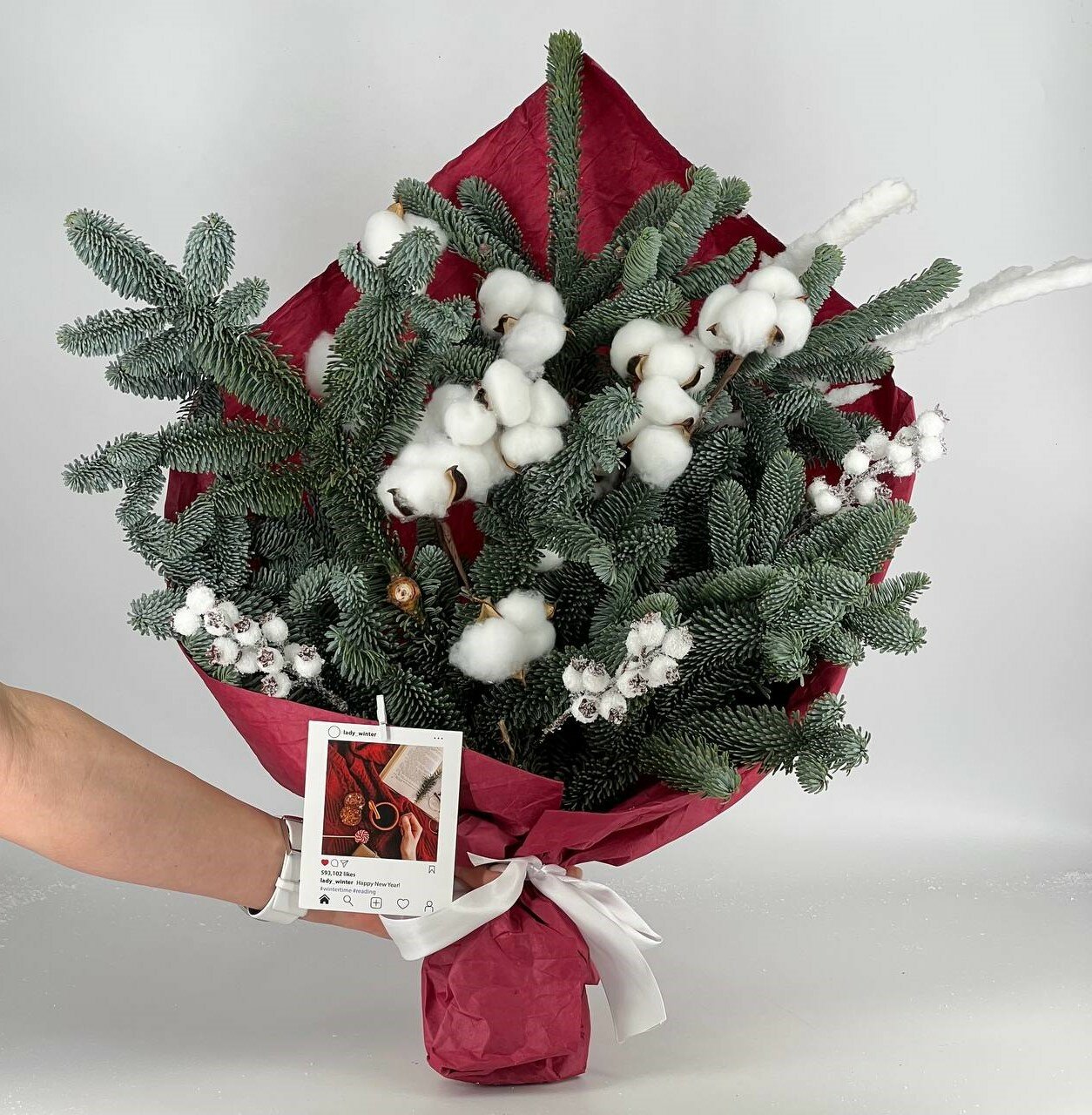 Зимний букет из датской ели нобилис с веточками хлопка