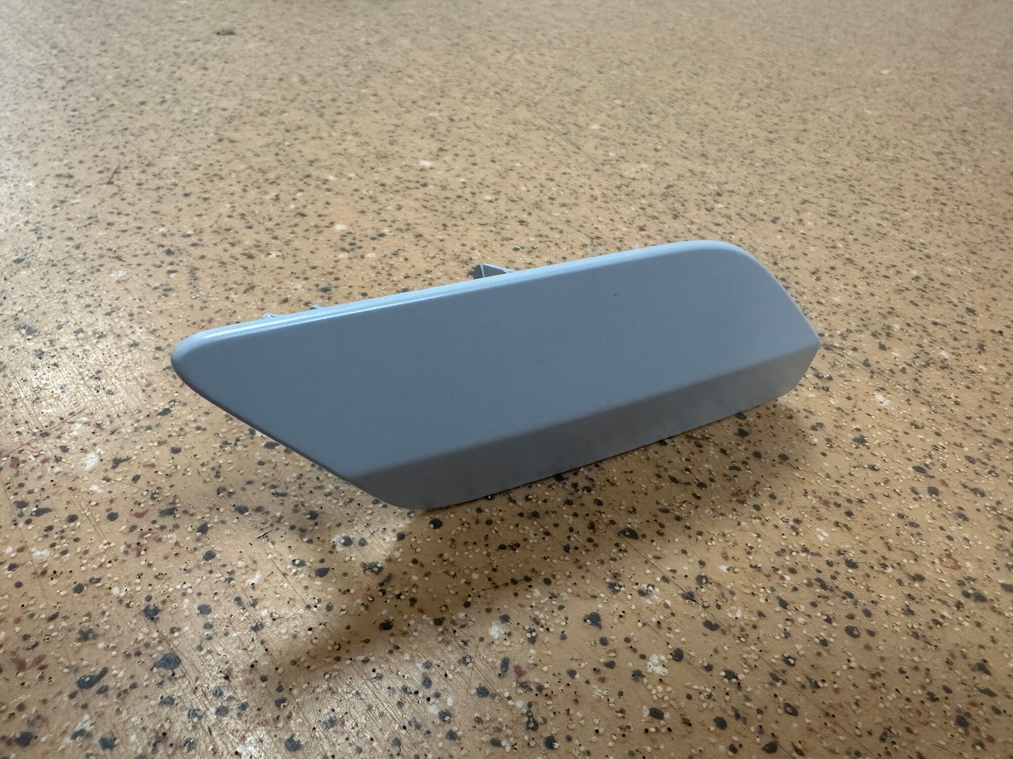 Крышка форсунки омывателя фар правая VolksWagen Polo SEDAN Фольксваген Поло седан оригинал 6RU807938GRU