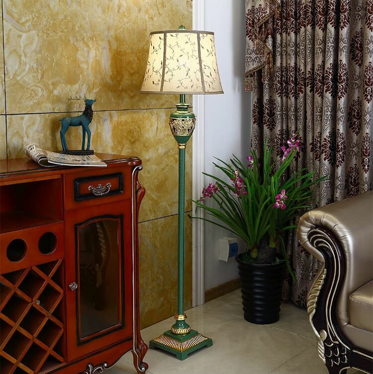 Торшер в стиле ретро из смолы