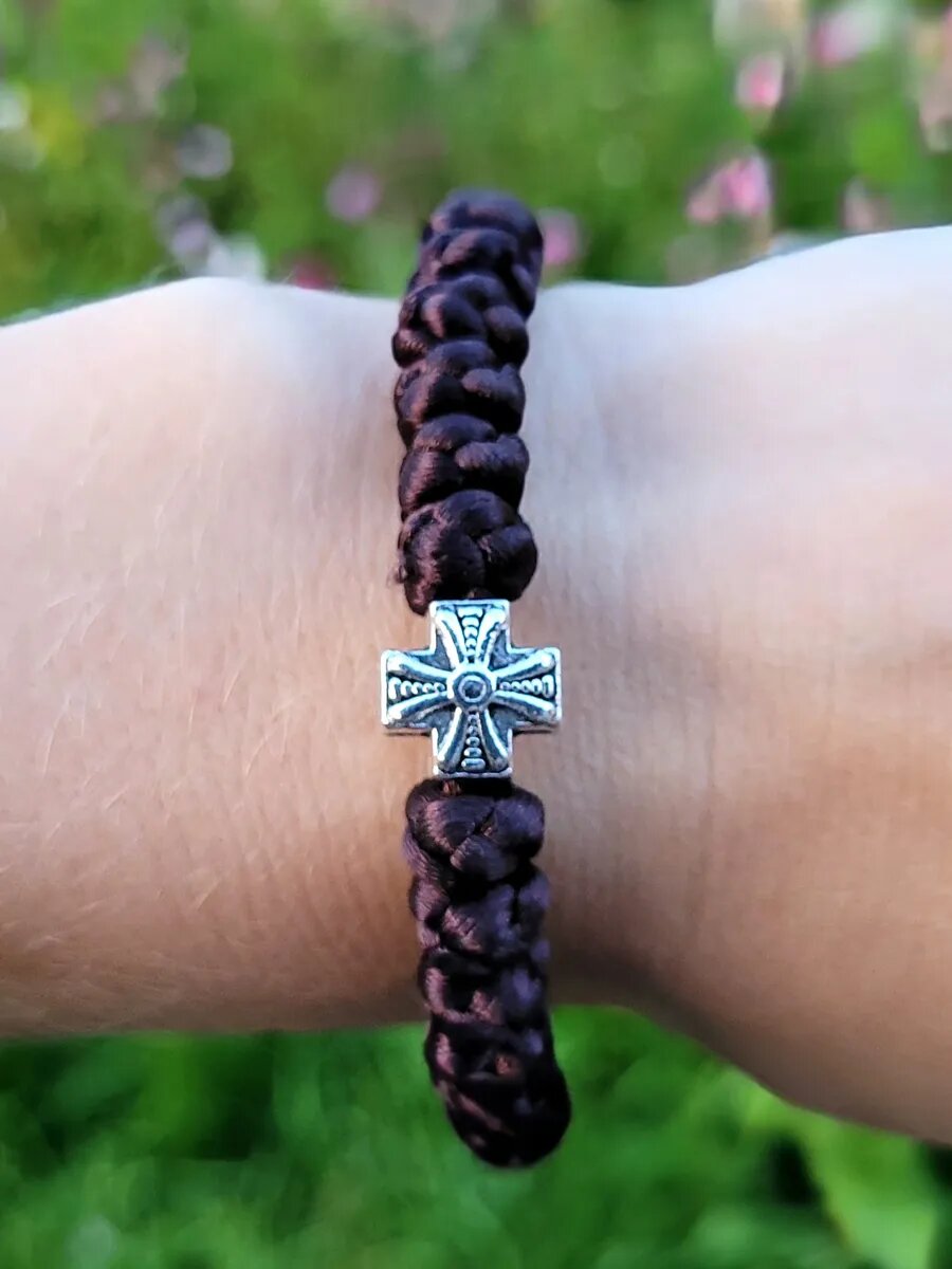 Плетеный браслет