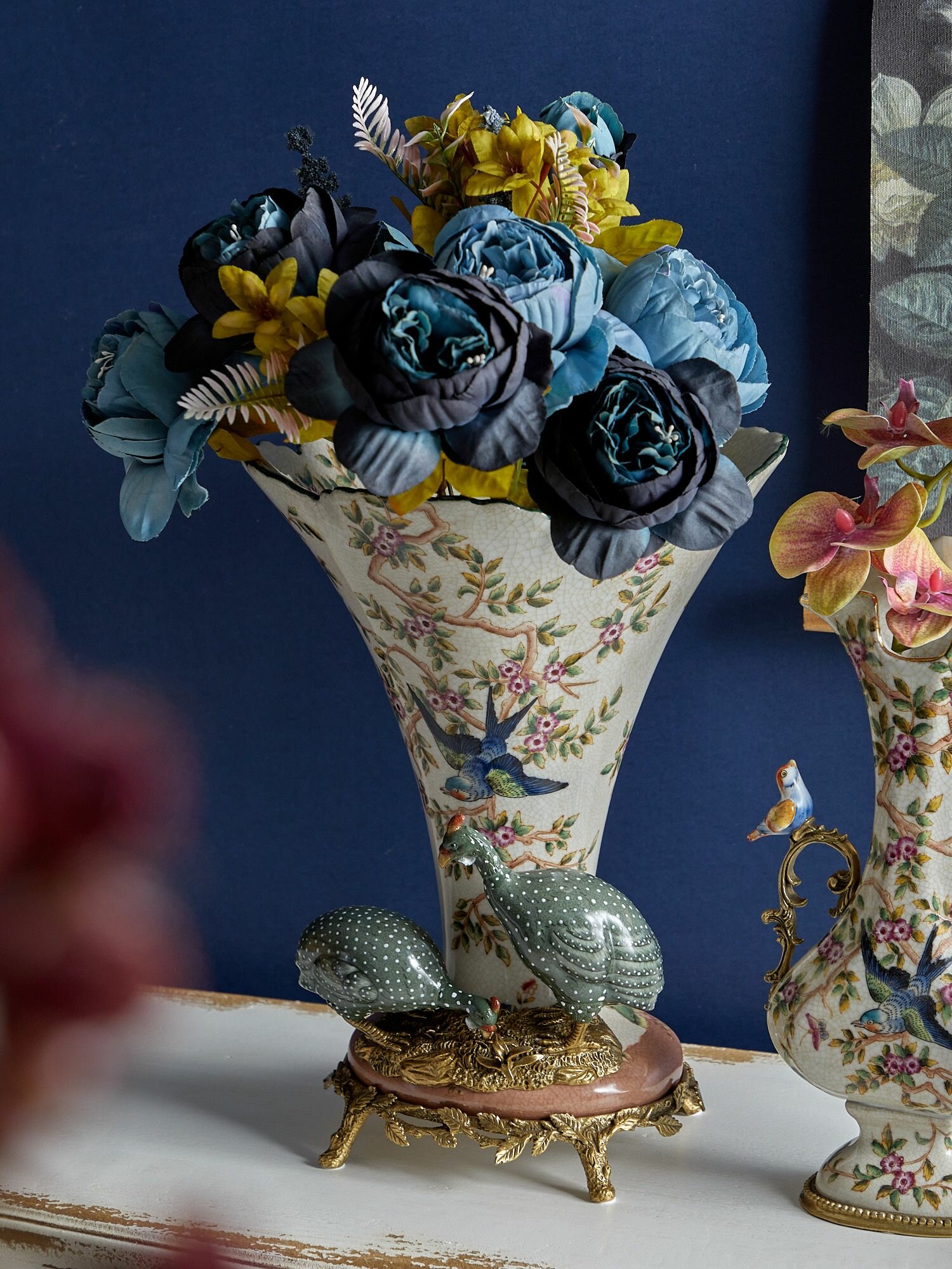 31G2356/A1250HC/HX2031 Ваза с цесарками 28х28х37см, Фарфор, бронза, Glasar