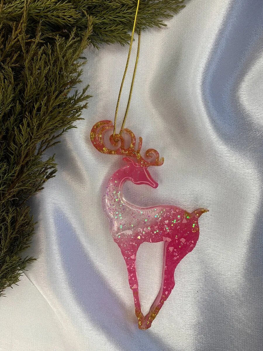 Елочное украшение АРТ ЭкоСмол "Олень", эпоксидная смола, розово-золотое