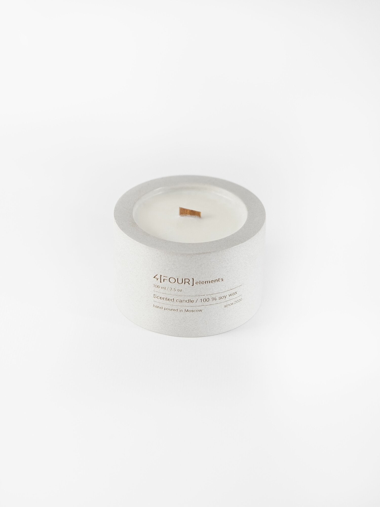 Свеча ароматическая из соевого воска в банке с деревянным фитилем