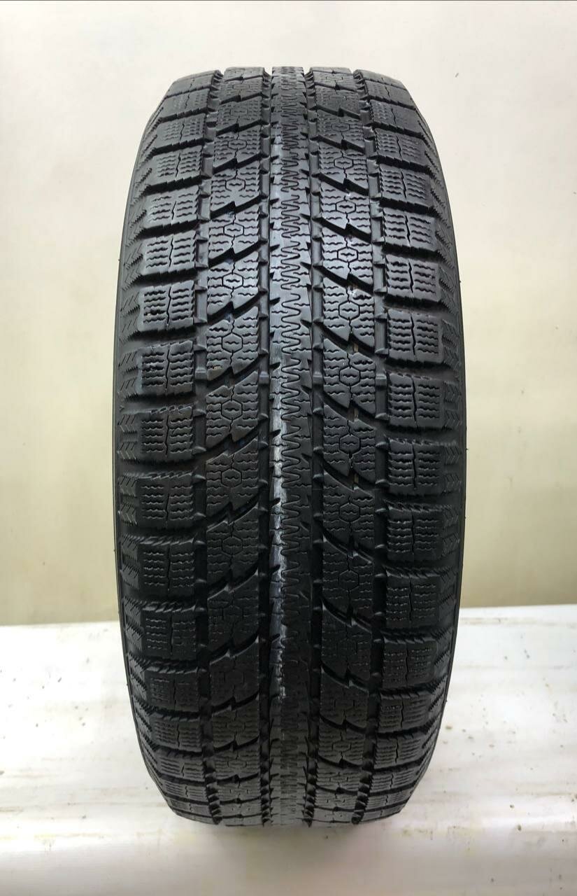 Зимние шины нешипованные TOYO Observe GSi5 225/55 R19 10.0% износ PT0006161 BAA017