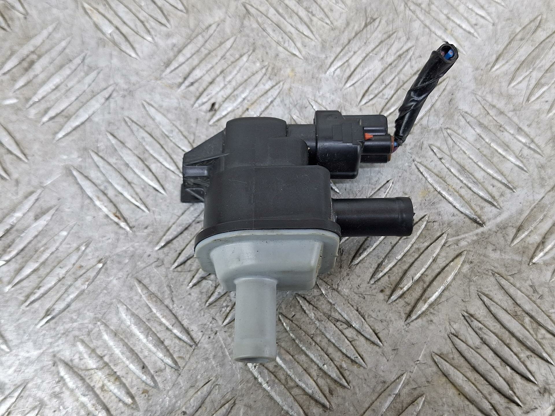 Клапан вентиляции топливного бака Mazda 6 3 2-й рест. 2020 1362007230