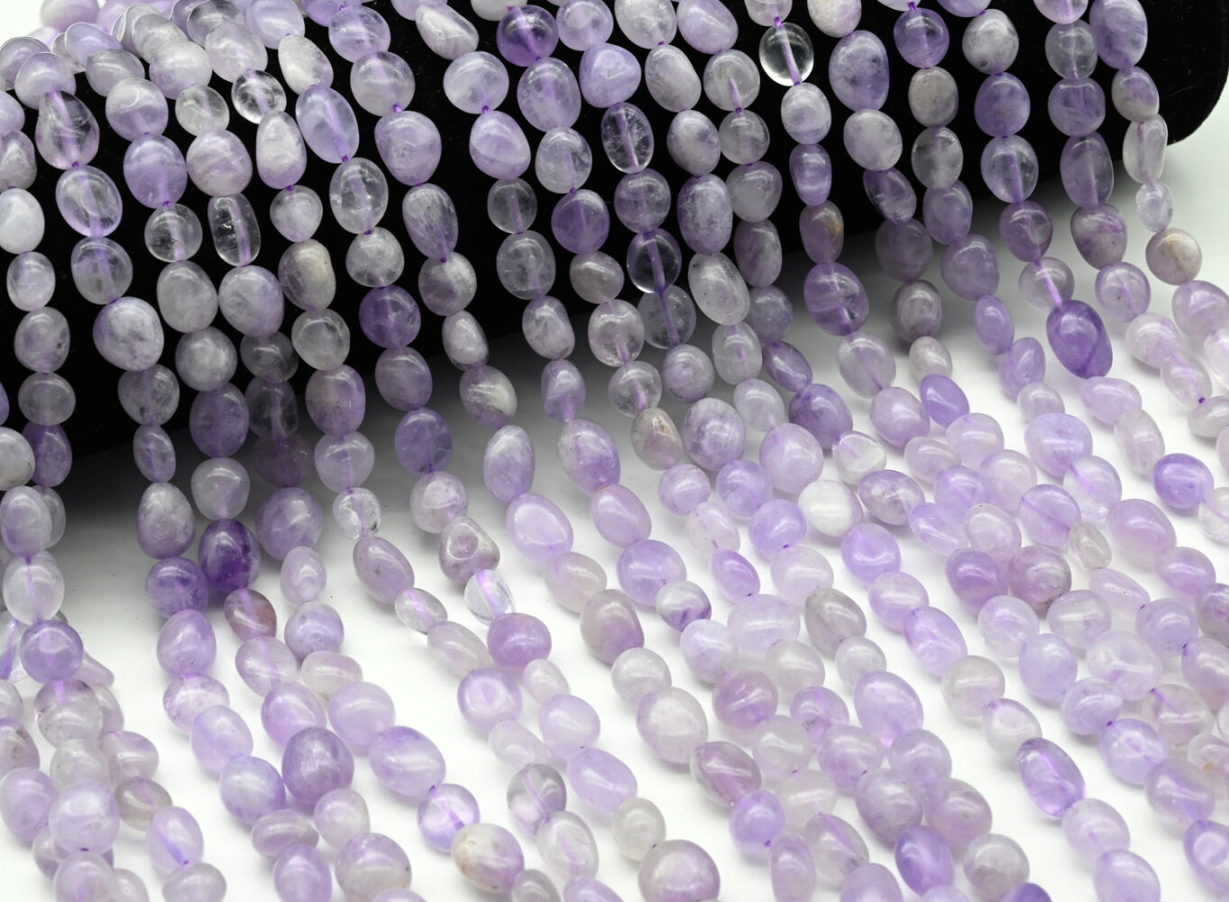 Бусины из аметиста лавандового галтовка 8*10мм, 38см, 44 бусин .