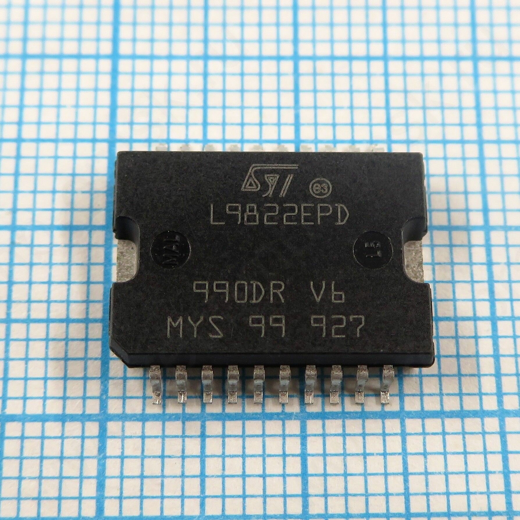 L9822EPD - Драйвер управления 8 соленоидами