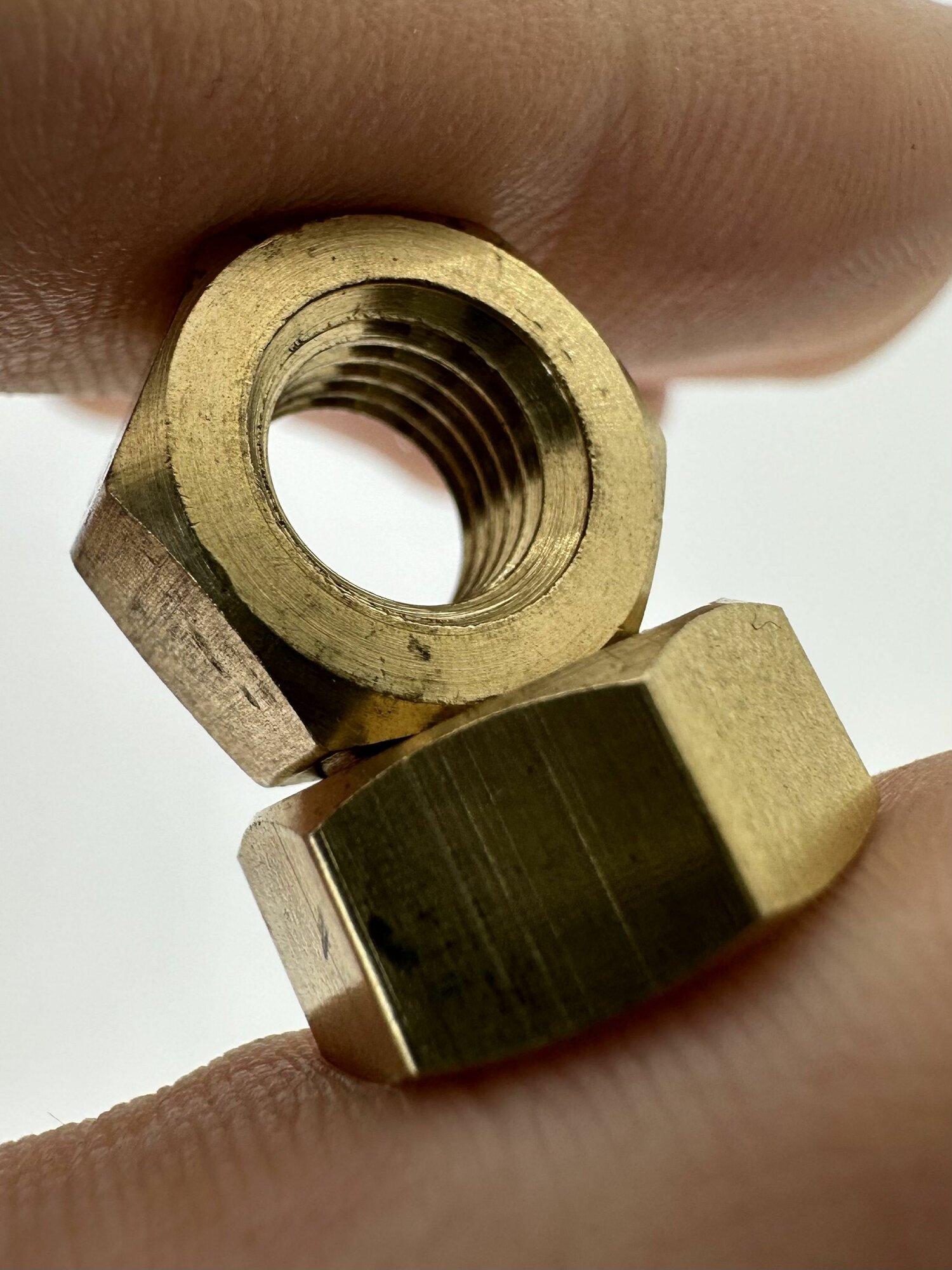 Гайка М8х1 (латунь) коллектора "Москвич" и карбюратора, фильтра воздушного, электромагнитного клапана, клапана рециркуляции с термовакуумным выключателем, вентиляции картера ЗМЗ-402 ЗМЗ-406