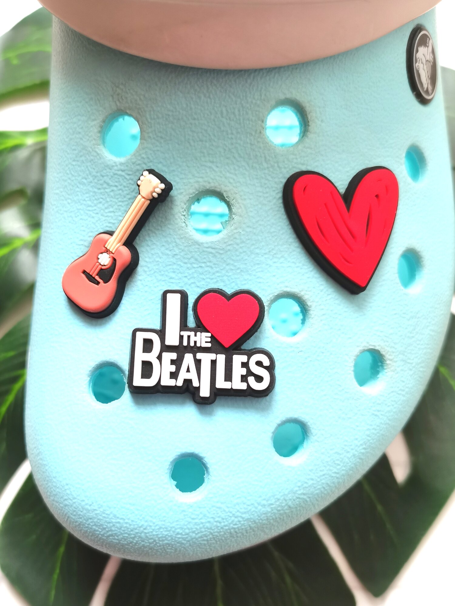 Джибитсы для crocs музыка Beatles гитара