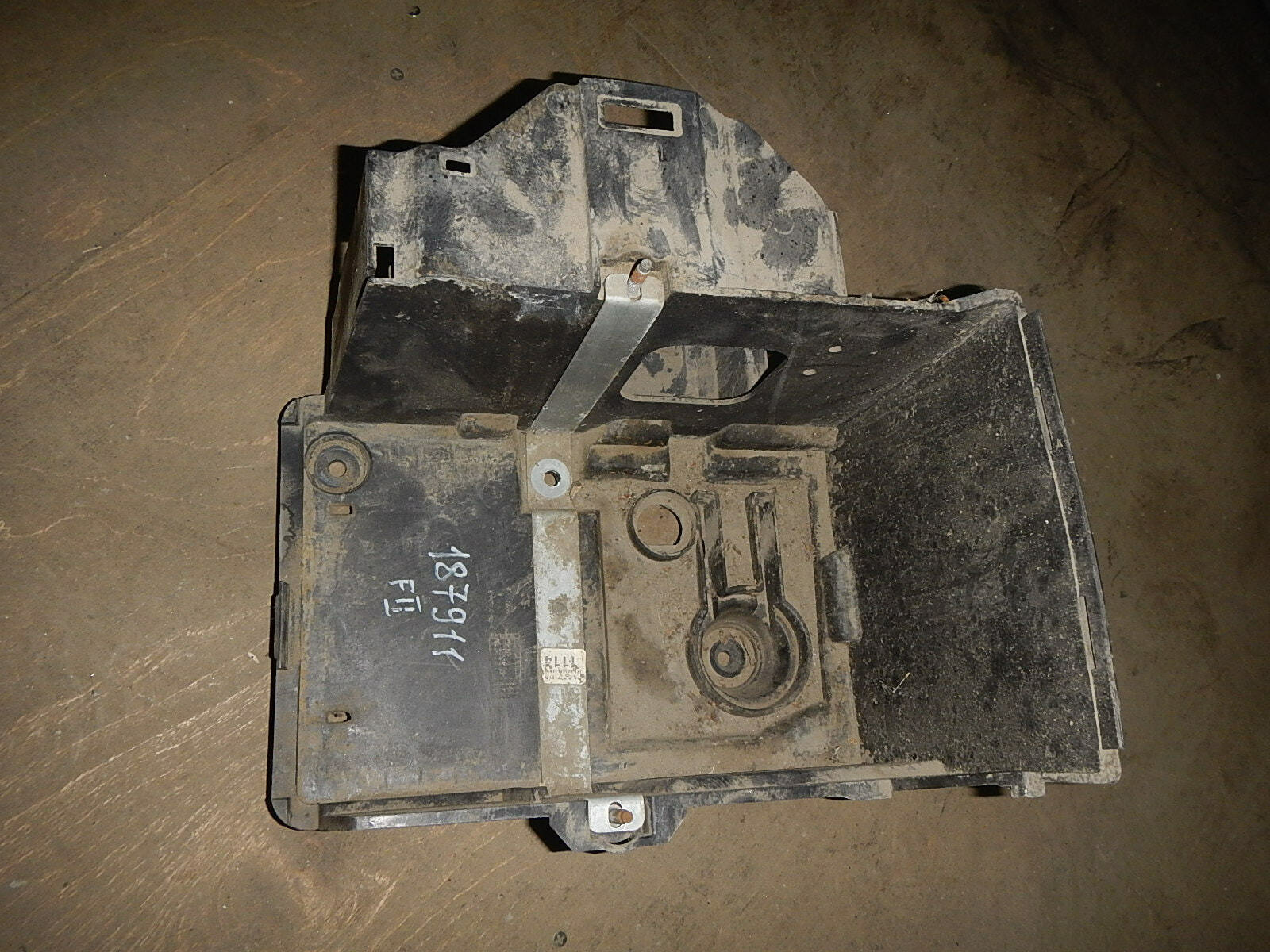 Б/У Крепление АКБ (корпус/подставка), Ford (Форд)-FOCUS 2 (05-08) FORD FOCUS 2 (05-08) Без видимых повреждений. 187911 F...